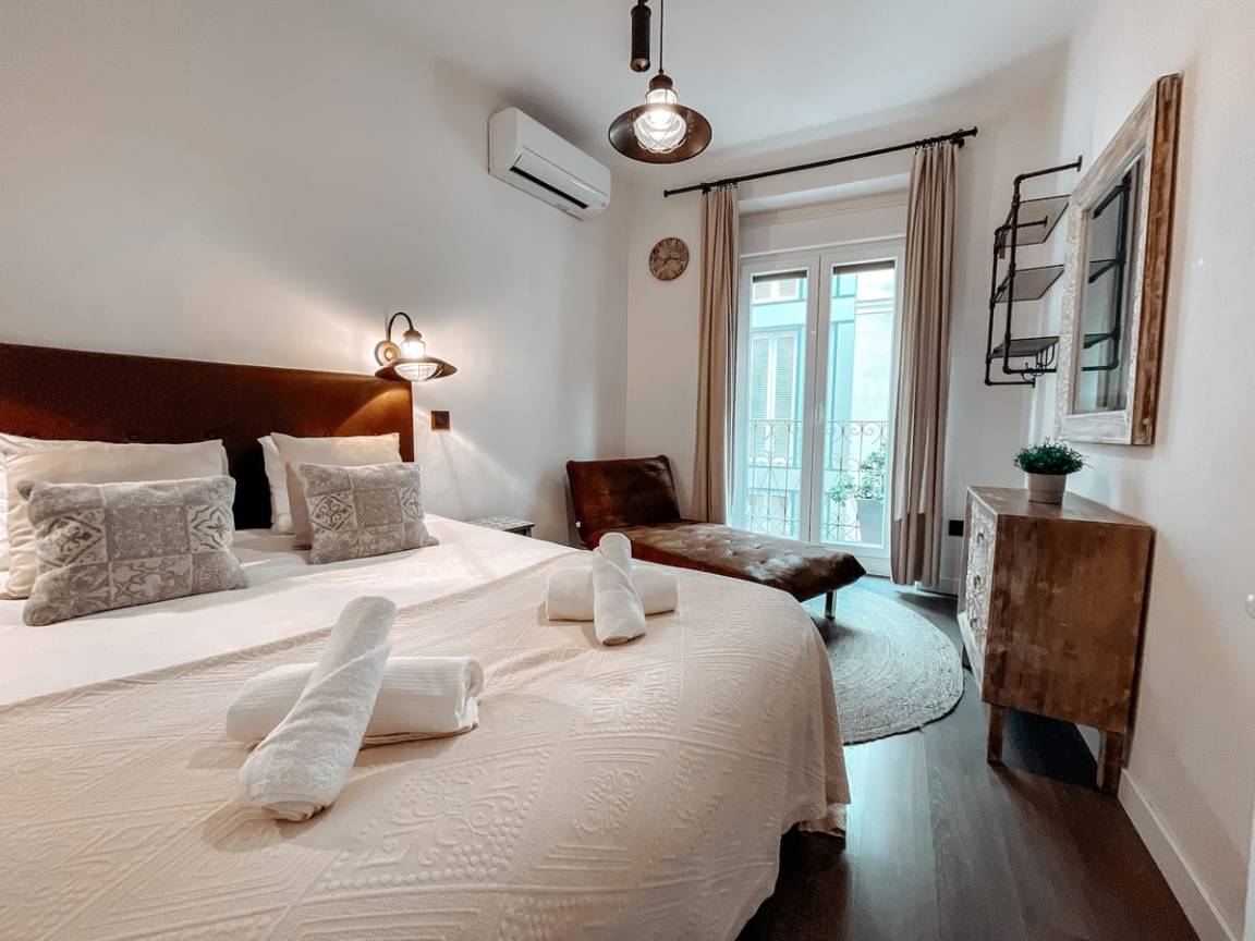 75 M² Apartamento ∙ 3 Habitaciones ∙ 5 Huéspedes - Madrid