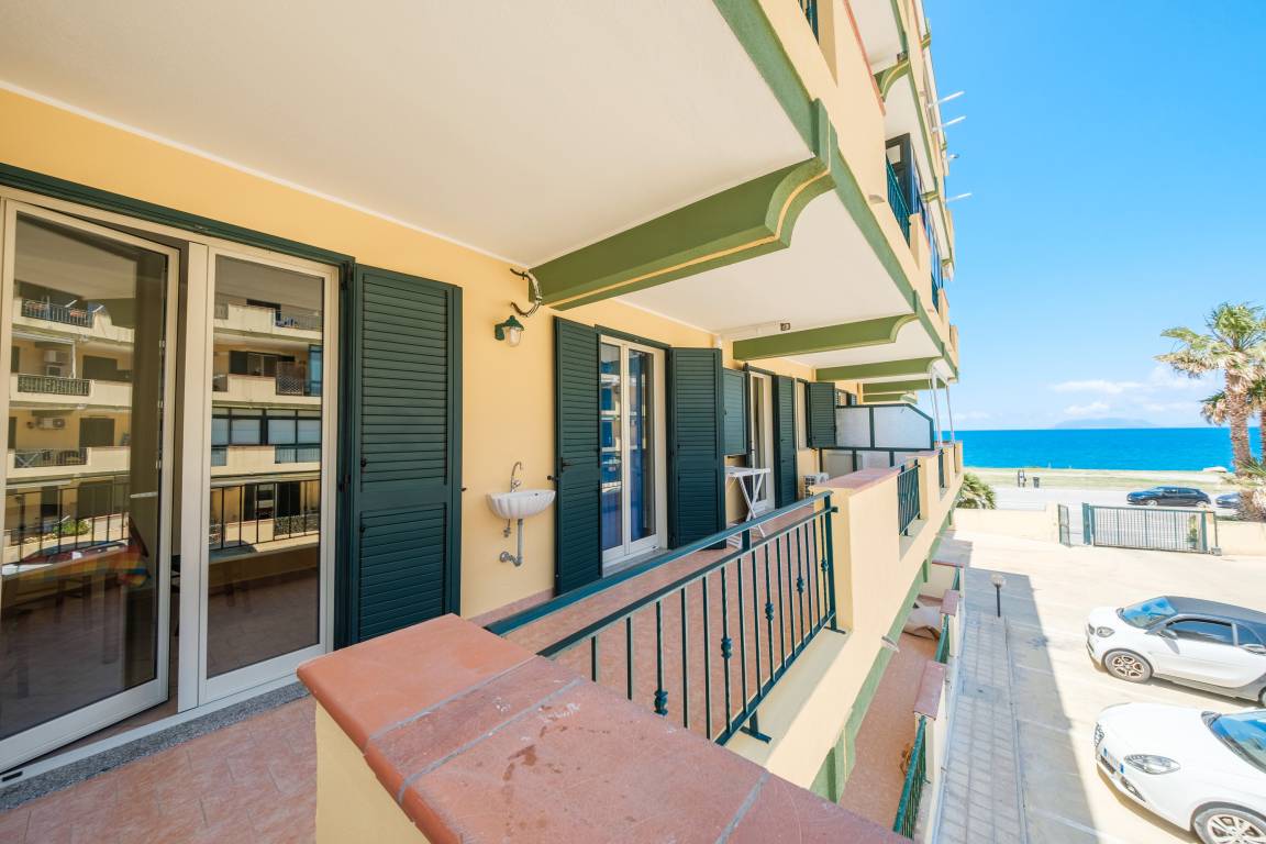 98 M² Apartamento ∙ 2 Habitaciones ∙ 5 Huéspedes - Milazzo
