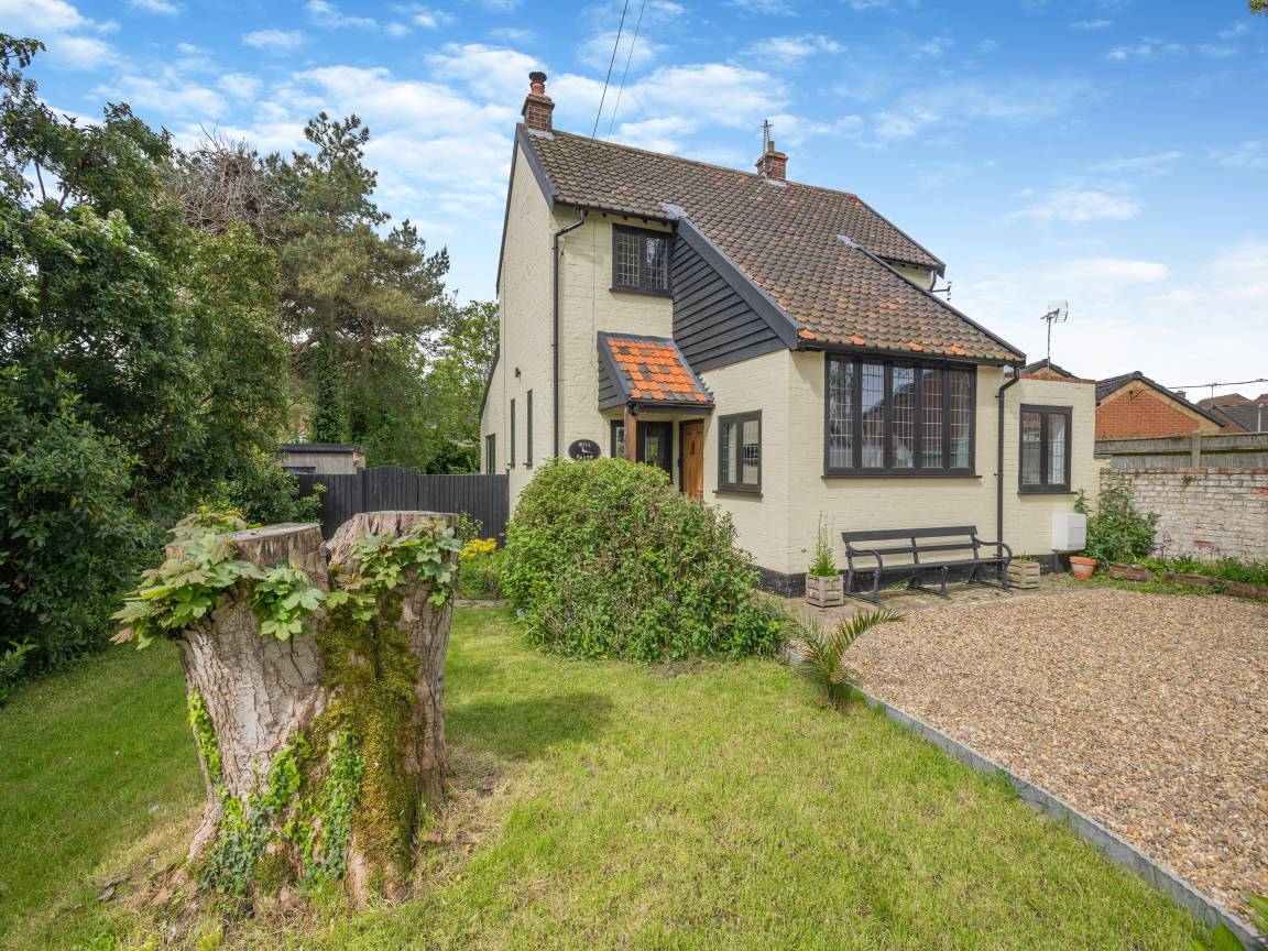 Cottage ∙ 2 Bedrooms ∙ 4 Guests - Lowestoft