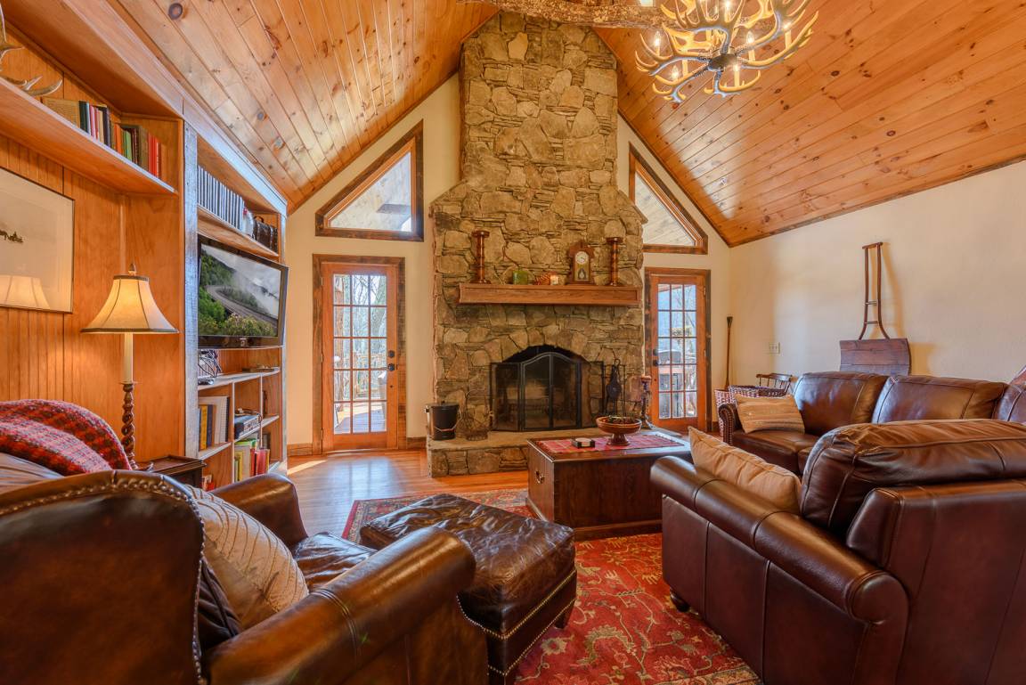 139 M² Cabin ∙ 3 Bedrooms ∙ 6 Guests - Banner Elk, NC