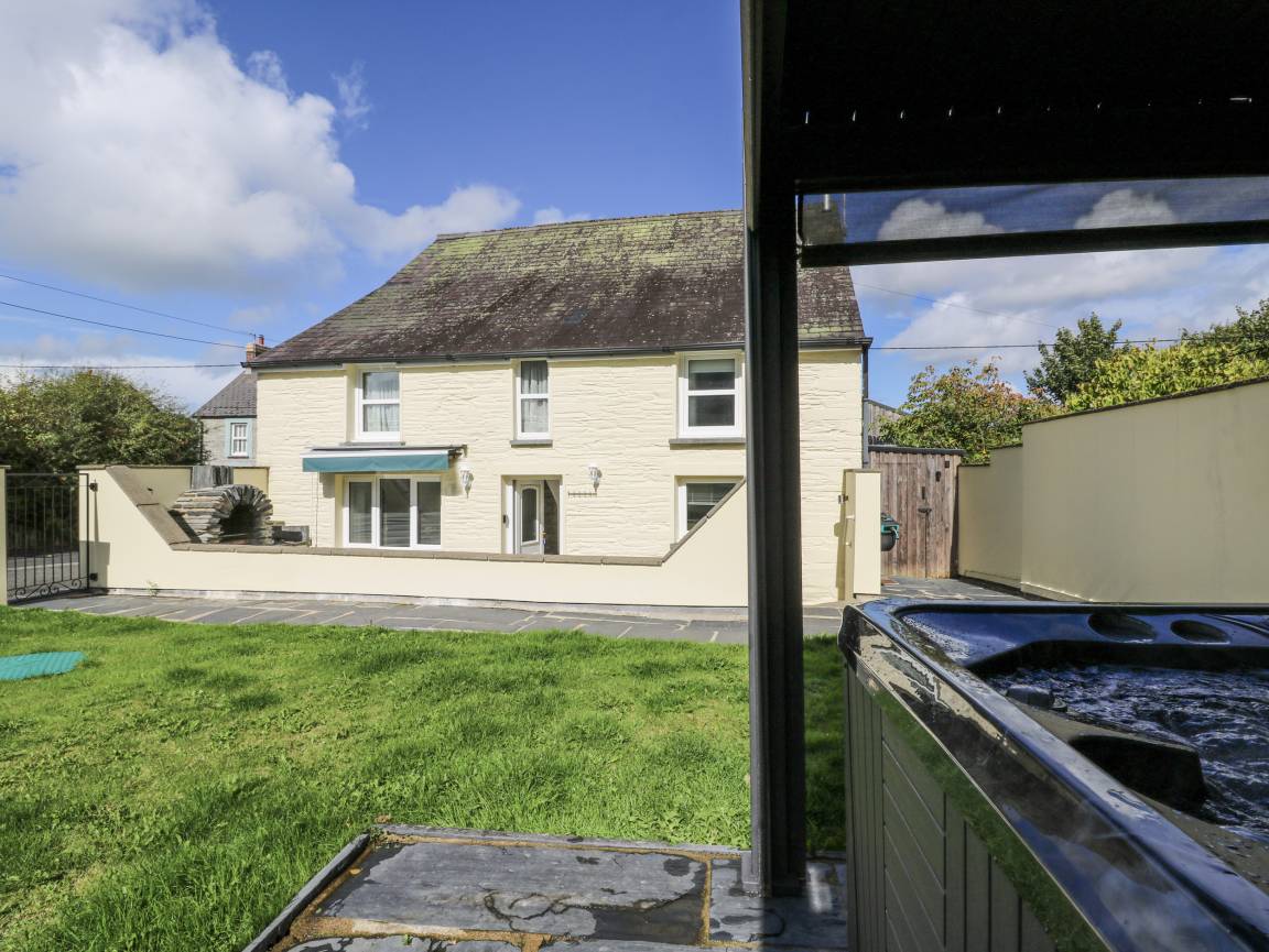 Cottage ∙ 3 Bedrooms ∙ 6 Guests - Saint Dogmaels