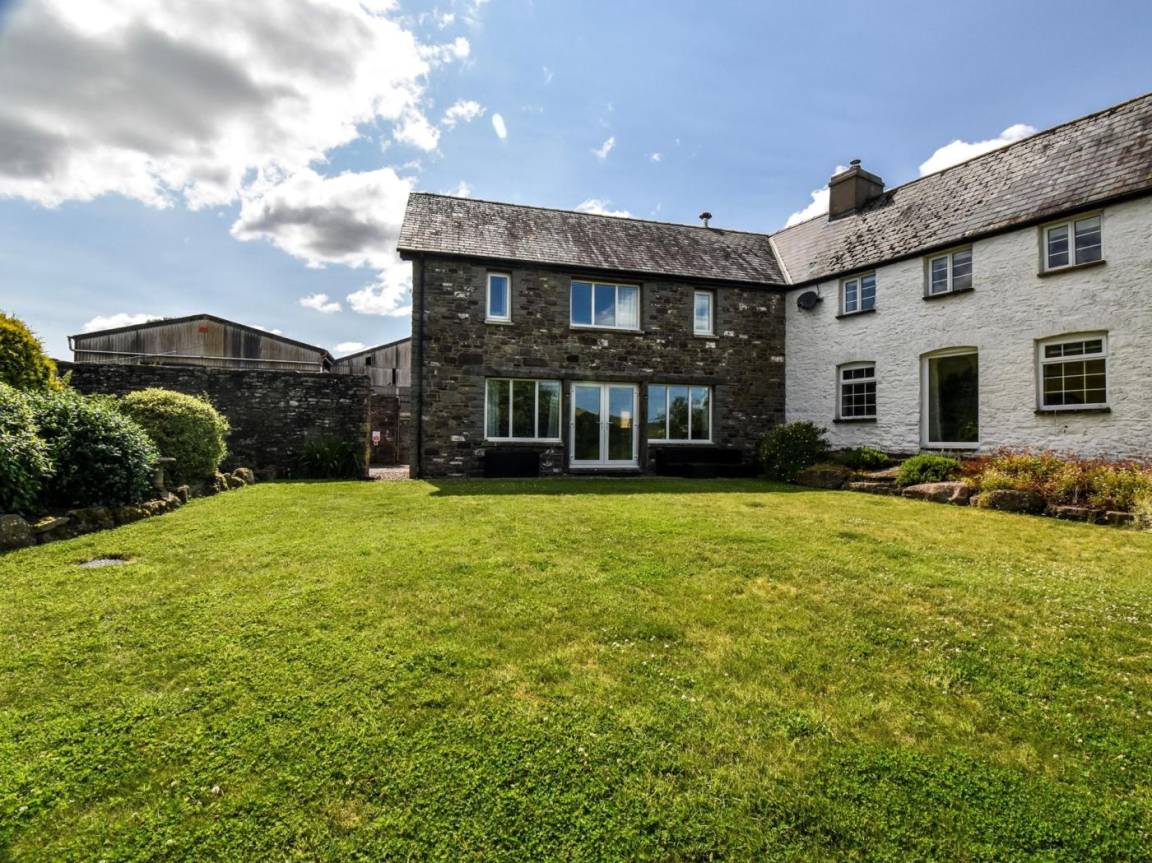 Cottage ∙ 5 Bedrooms ∙ 10 Guests - Brecon