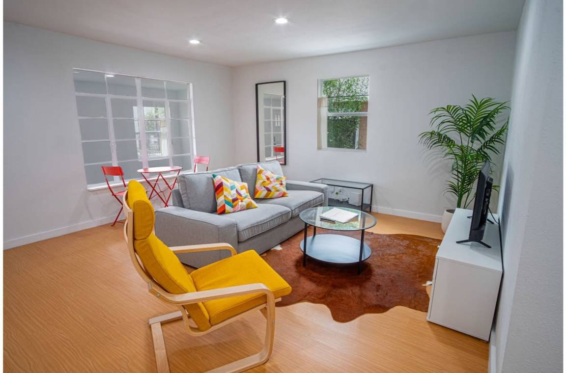 House ∙ 2 Bedrooms ∙ 7 Guests - San Antonio, TX