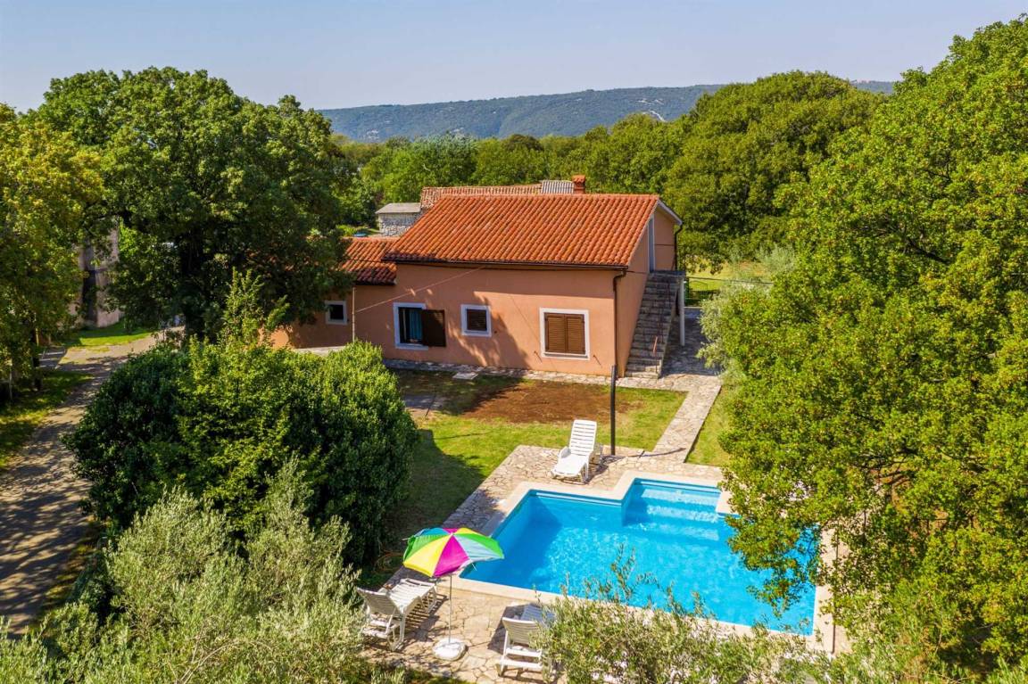120 M² Accommodation ∙ 3 Bedrooms ∙ 6 Guests - Ravni