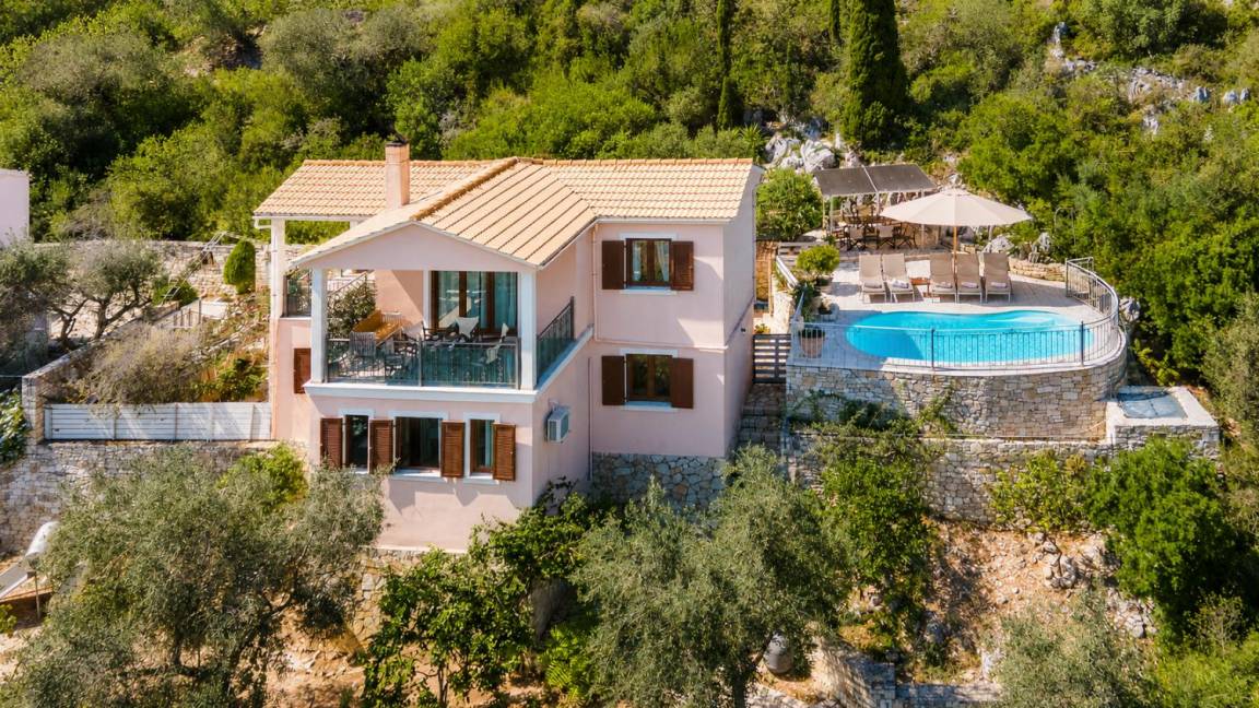 195 M² Villa ∙ 3 Bedrooms ∙ 6 Guests - Paxi