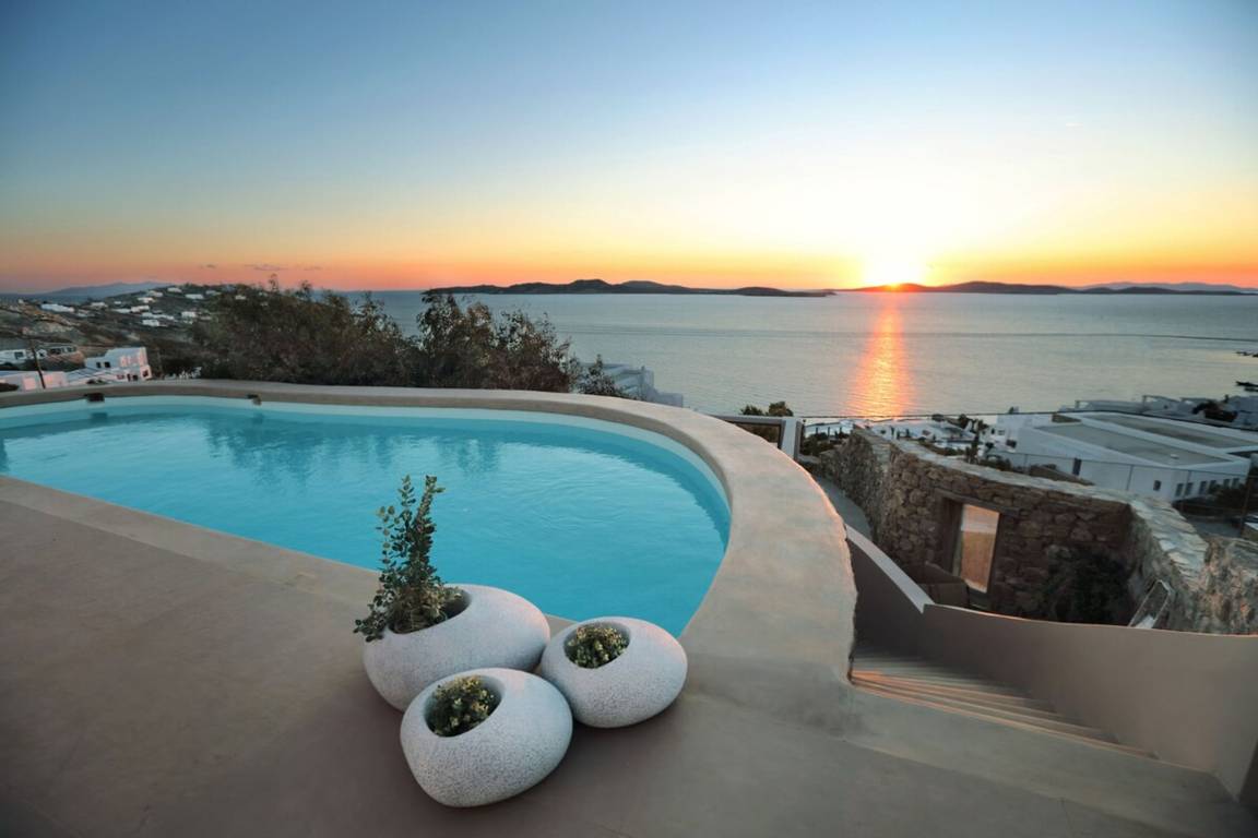 260 M² Villa ∙ 6 Bedrooms ∙ 12 Guests - Mykonos Region
