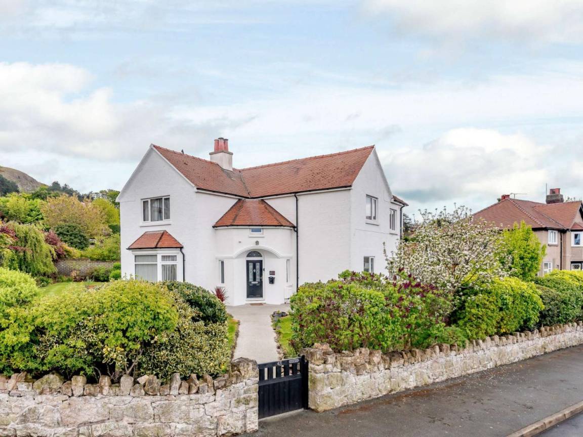 Cottage ∙ 4 Bedrooms ∙ 8 Guests - Rhos on Sea