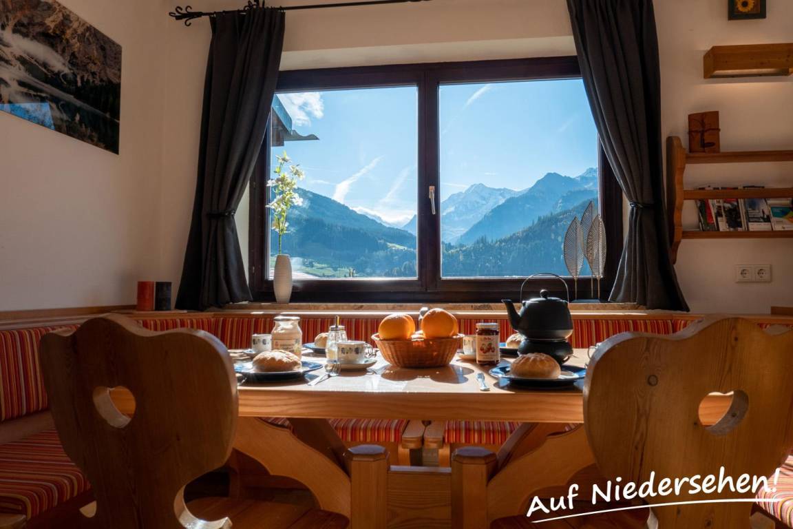 90 M² Hotelli ∙ 3 Makuuhuonetta ∙ 8 Vierasta - Pass Thurn