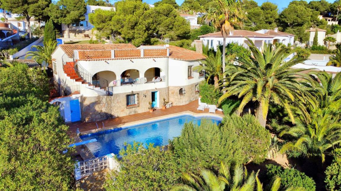 200 M² Chalet ∙ 4 Habitaciones ∙ 8 Huéspedes - Jávea