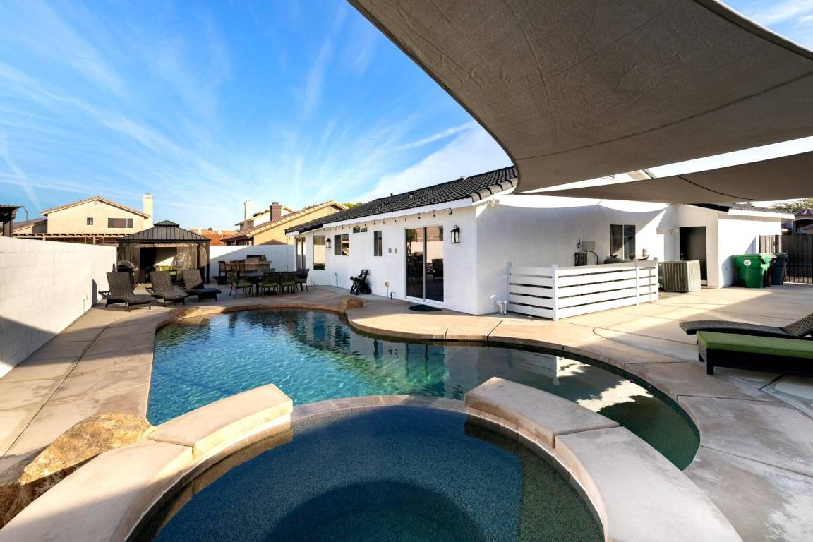 179 M² House ∙ 4 Bedrooms ∙ 11 Guests - Coachella, CA