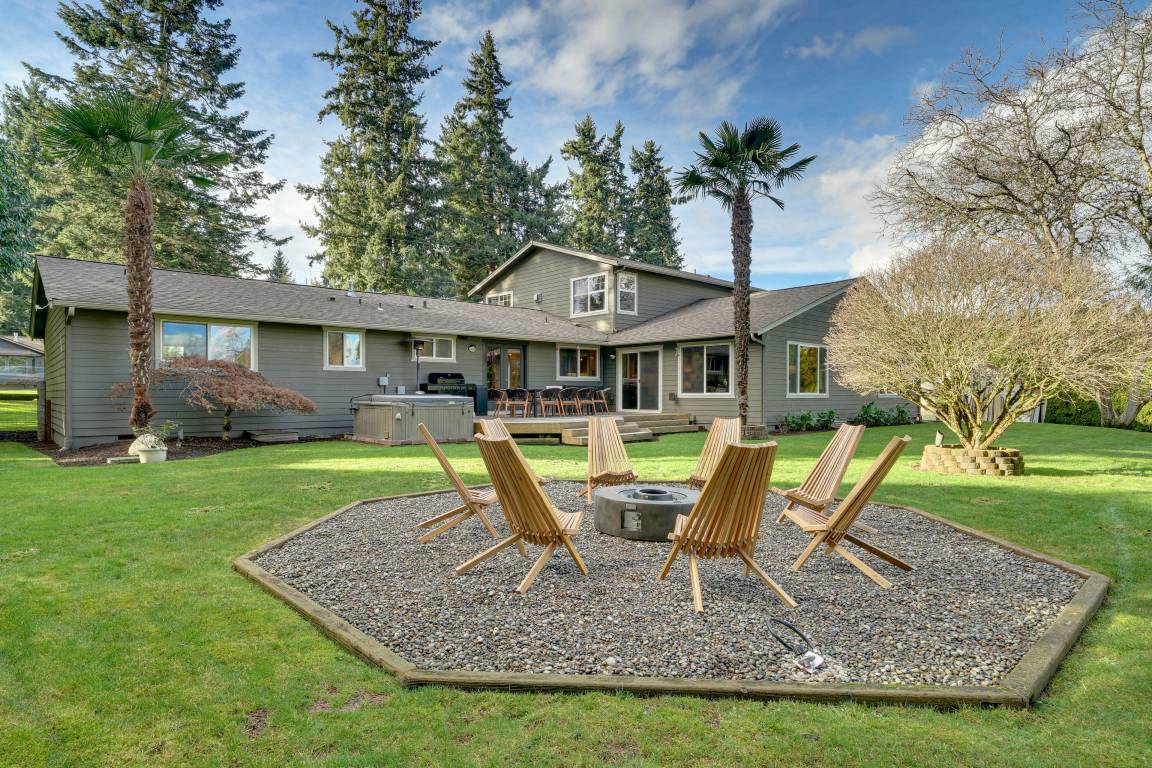 325 M² House ∙ 6 Bedrooms ∙ 10 Guests - Puyallup, WA