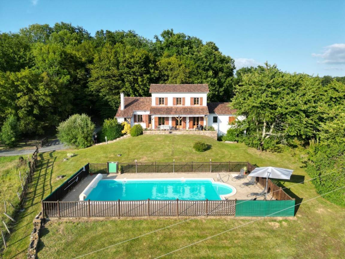 214 M² Gîte ∙ 4 Bedrooms ∙ 8 Guests - Dordogne