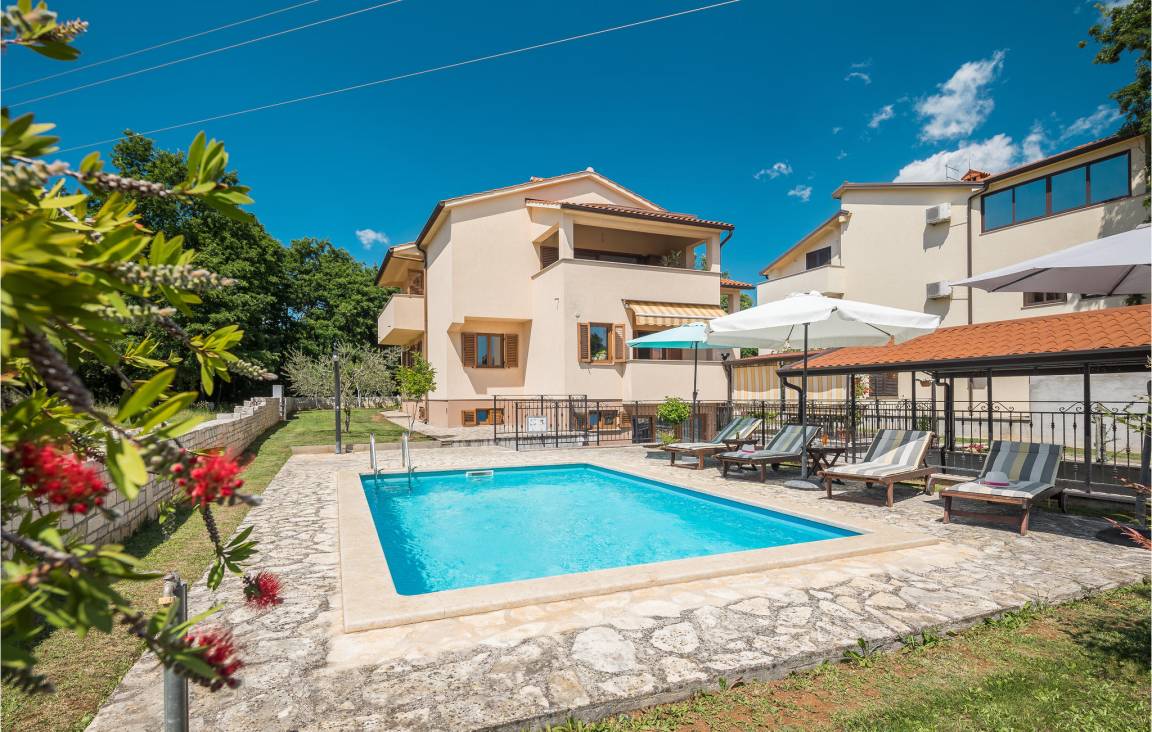 119 M² Apartment ∙ 3 Bedrooms ∙ 8 Guests - Poreč