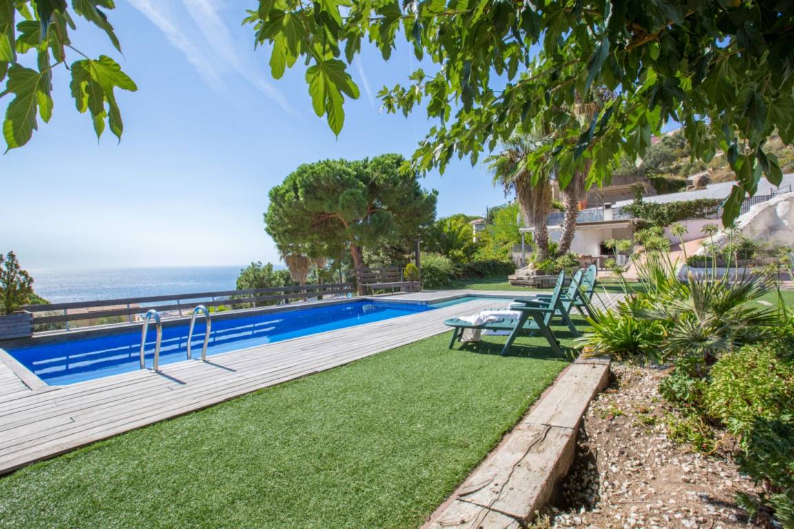 200 M² Villa ∙ 4 Habitaciones ∙ 8 Huéspedes - Lloret de Mar