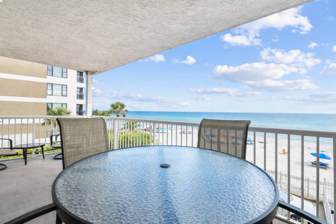141 M² Condo ∙ 2 Bedrooms ∙ 5 Guests - Madeira Beach, FL