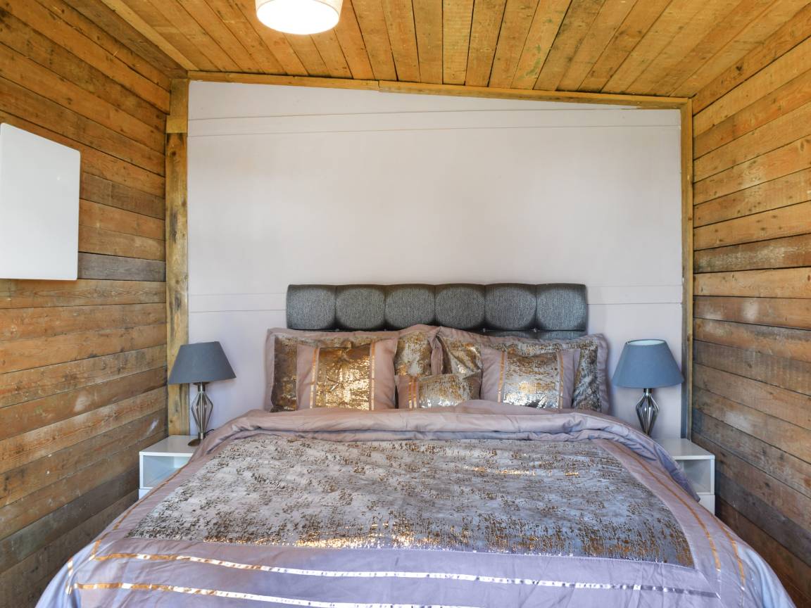 Cottage ∙ 2 Bedrooms ∙ 4 Guests - Warrington