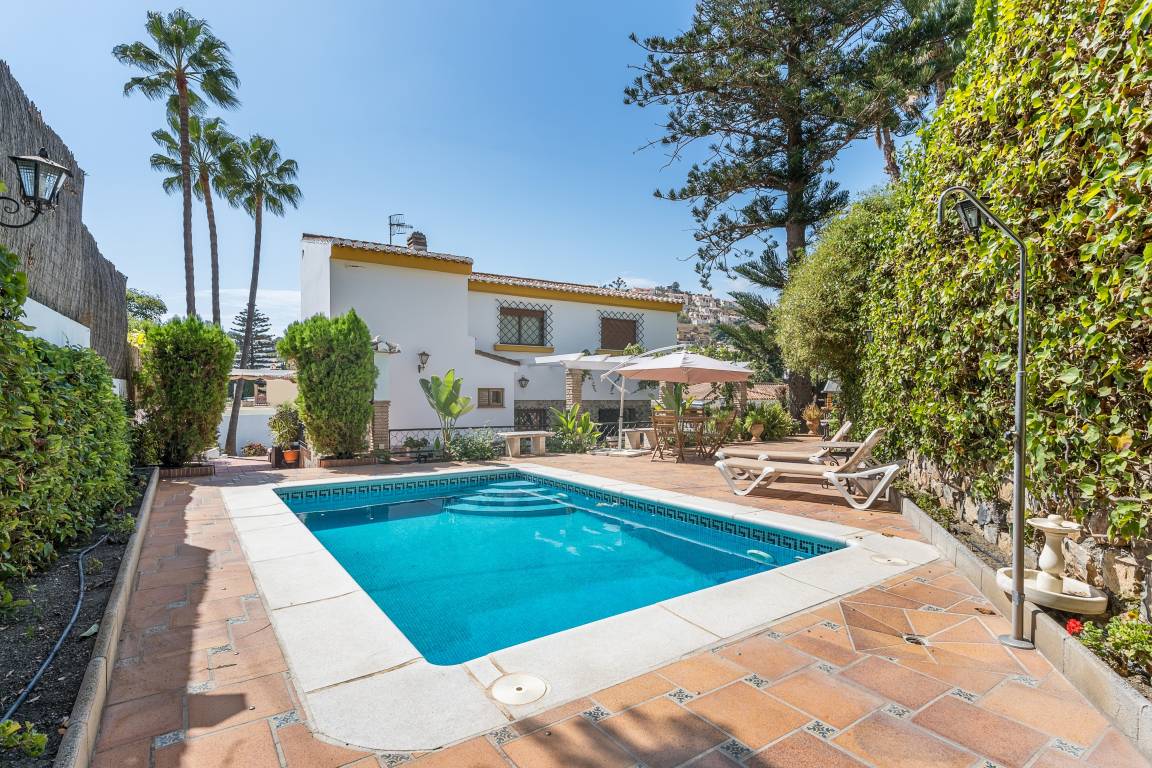 100 M² Villa ∙ 4 Slaapkamers ∙ 8 Gasten - Salobreña