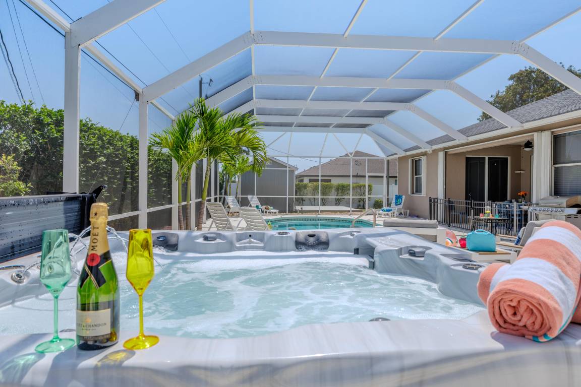 121 M² House ∙ 2 Bedrooms ∙ 6 Guests - Cape Coral, FL