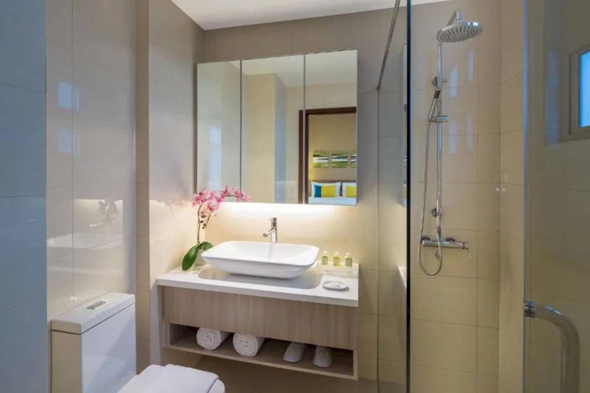 65 M² Huoneisto ∙ 1 Makuuhuone ∙ 2 Vierasta - Serangoon