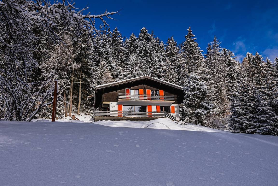 250 M² Chalet ∙ 6 Chambres ∙ 14 Personnes - Sierre