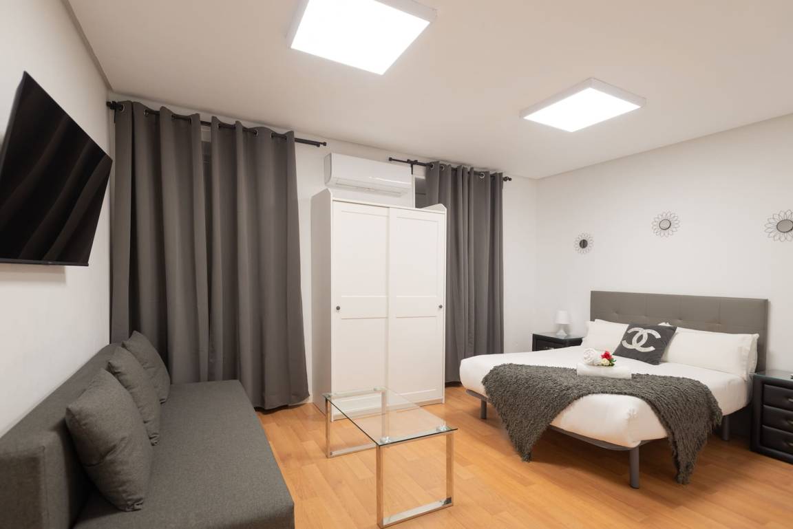 105 M² Apartamento ∙ 3 Habitaciones ∙ 9 Huéspedes - Estación de Príncipe Pío - Madrid