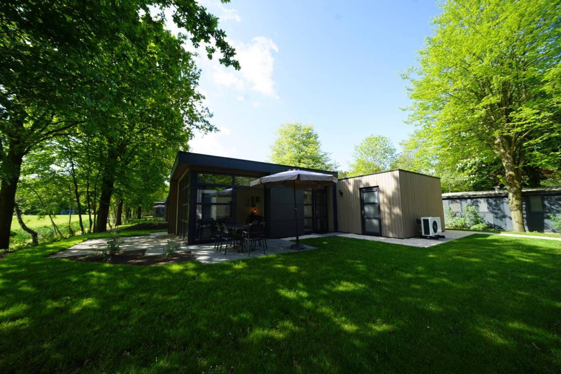 Bungalow ∙ 2 Bedrooms ∙ 4 Guests - Waalwijk