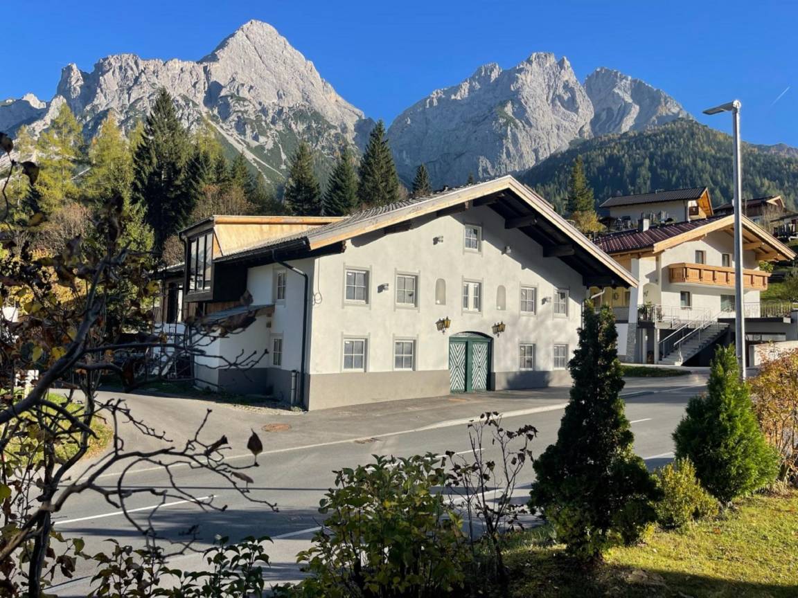 370 M² Ferienhaus ∙ 9 Schlafzimmer ∙ 26 Gäste - Ehrwald
