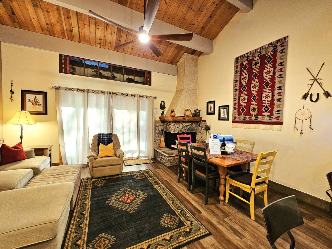 146 M² Condo ∙ 3 Bedrooms ∙ 6 Guests - North Lake Tahoe, CA