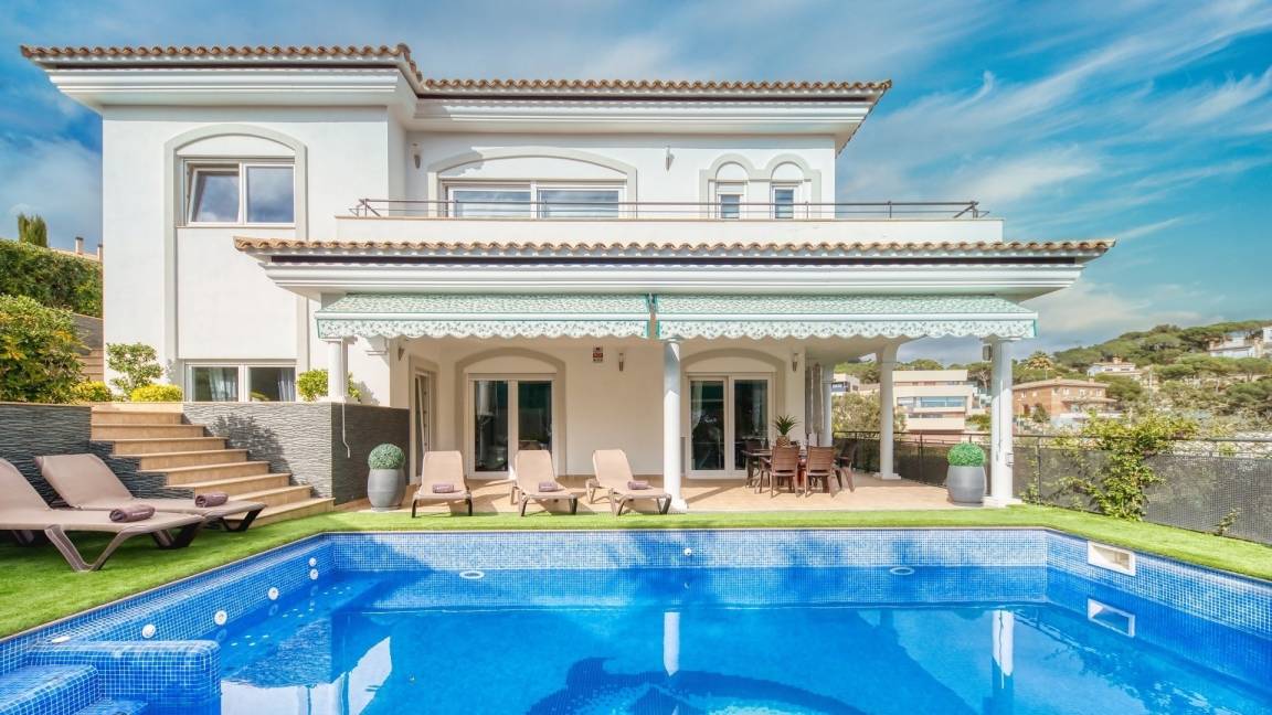250 M² Villa ∙ 5 Habitaciones ∙ 12 Huéspedes - Lloret de Mar