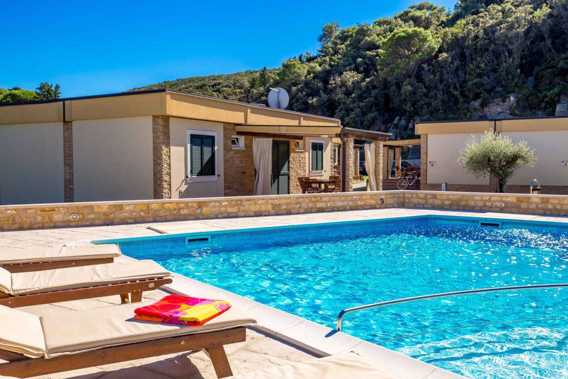 50 M² House ∙ 2 Bedrooms ∙ 6 Guests - Rab