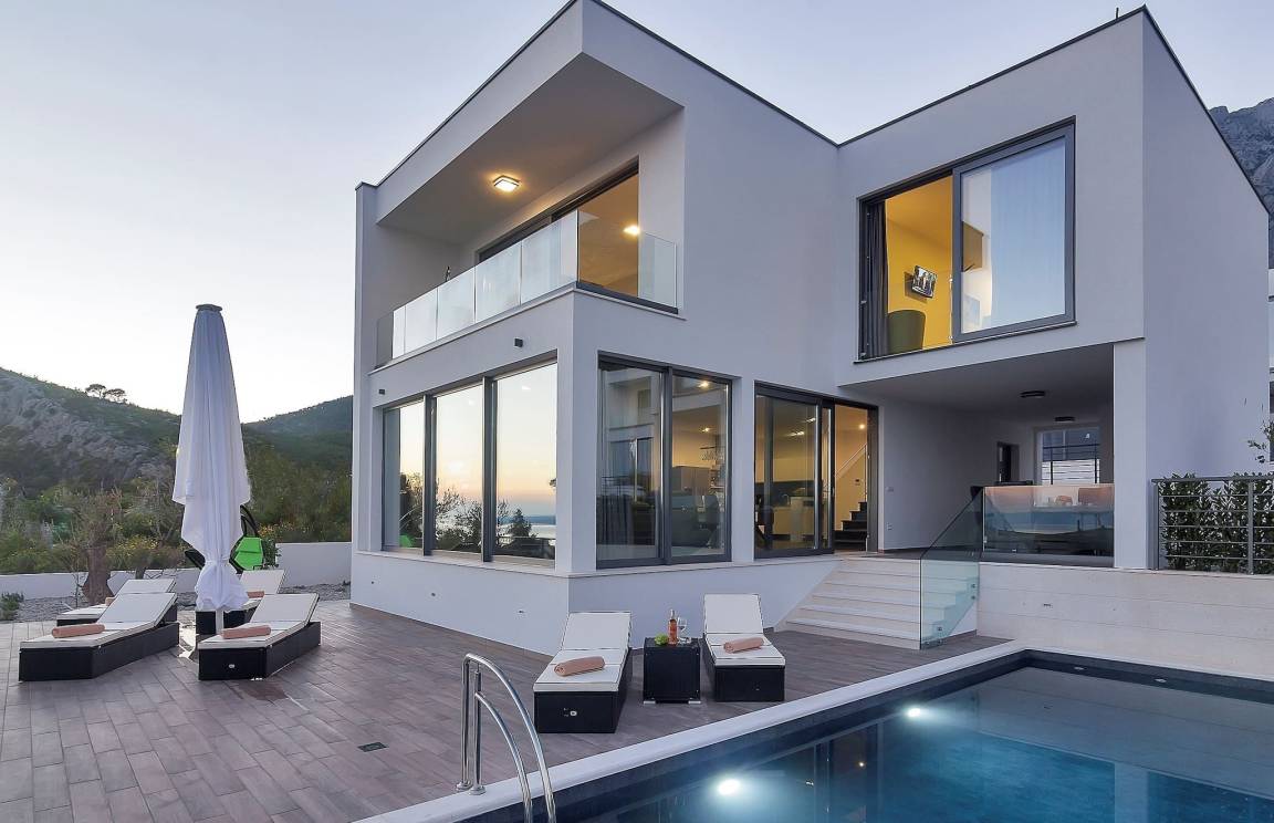 200 M² Villa ∙ 3 Schlafzimmer ∙ 6 Gäste - Makarska