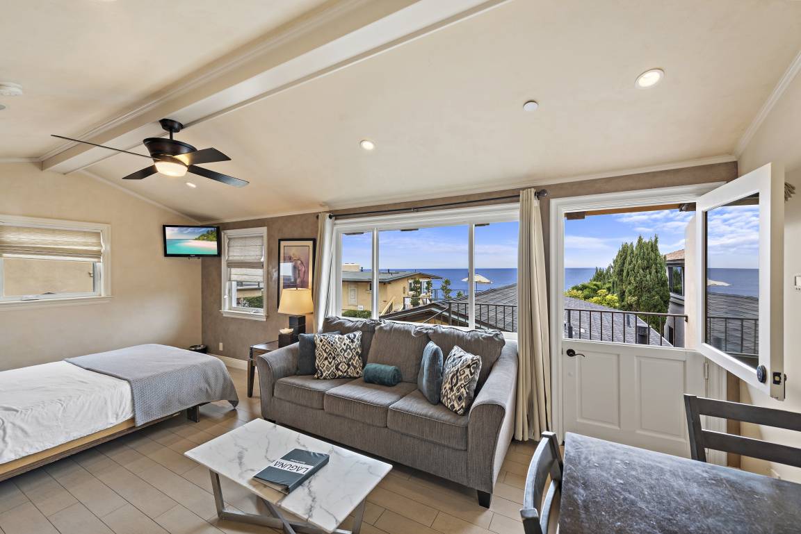 Studio Flat ∙ 1 Bedroom ∙ 4 Guests - Laguna Beach, CA