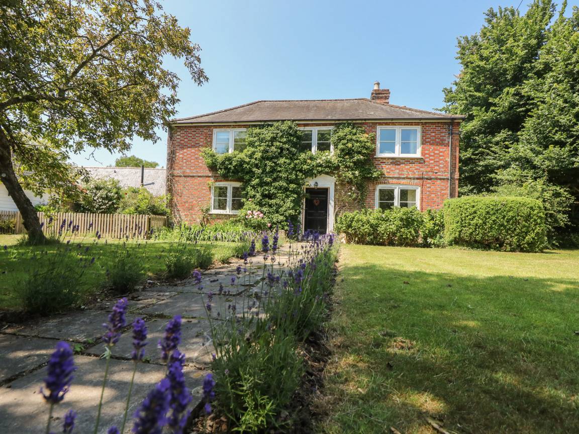 Cottage ∙ 4 Bedrooms ∙ 8 Guests - Isle of Wight