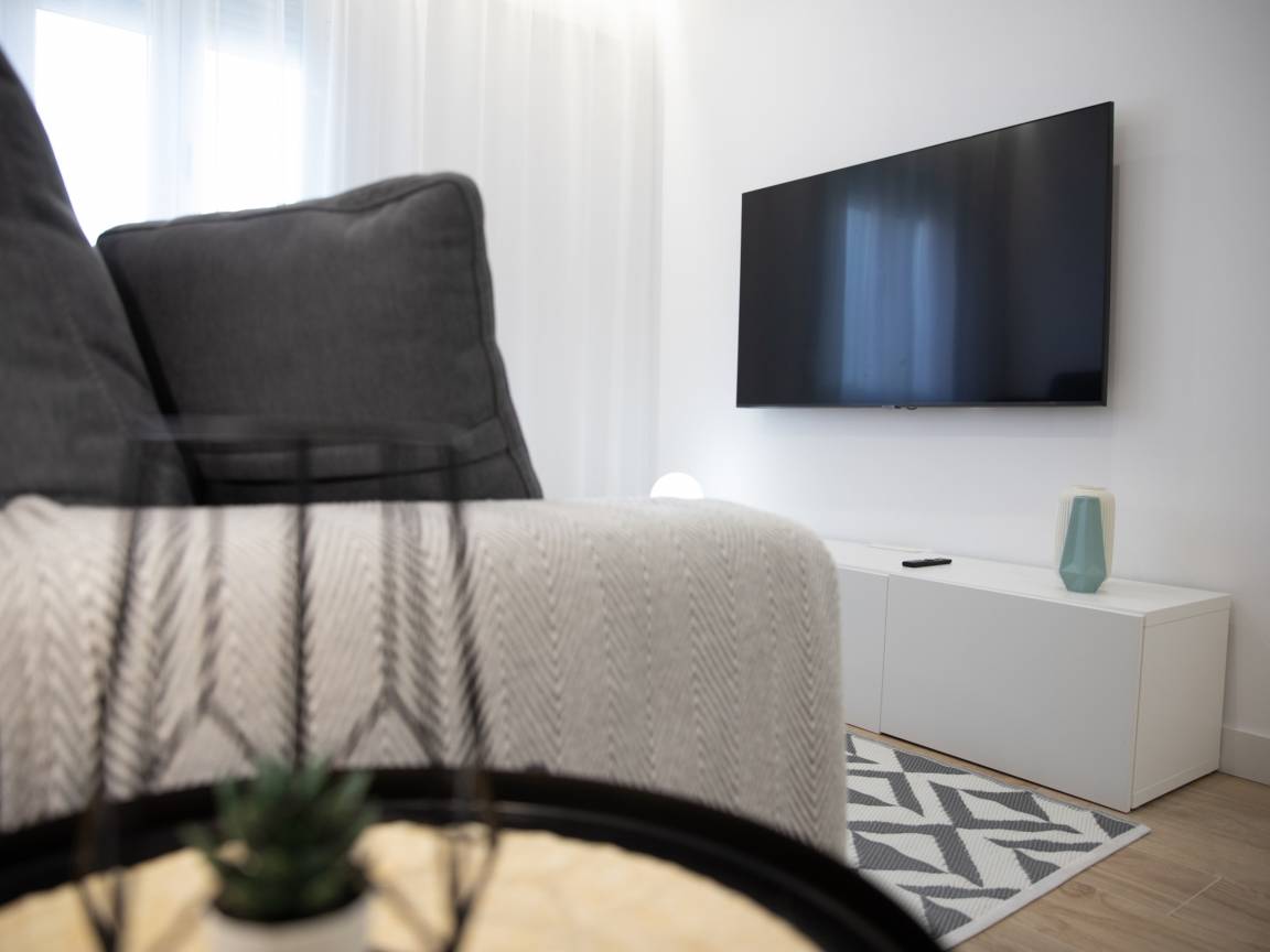 60 M² Apartment ∙ 2 Bedrooms ∙ 6 Guests - Logroño
