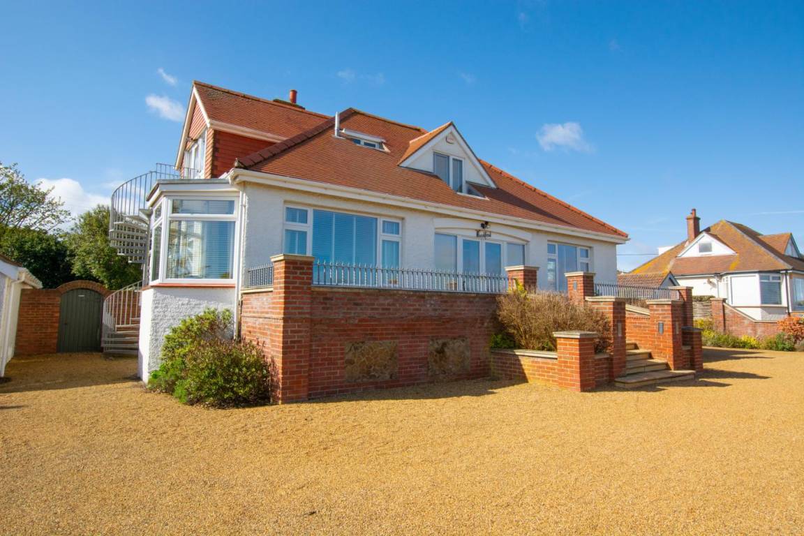 Cottage ∙ 4 Bedrooms ∙ 9 Guests - Hunstanton