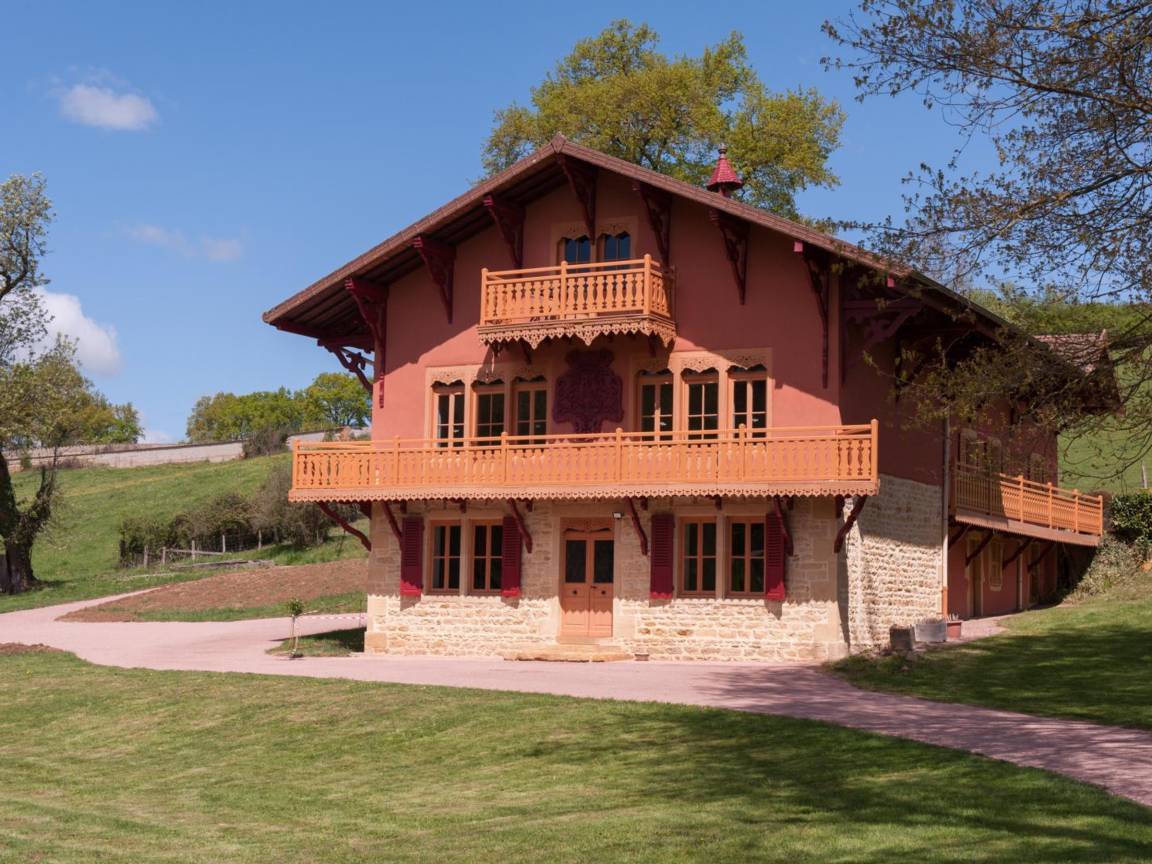 252 M² Cottage ∙ 6 Chambres ∙ 15 Personnes - Roanne