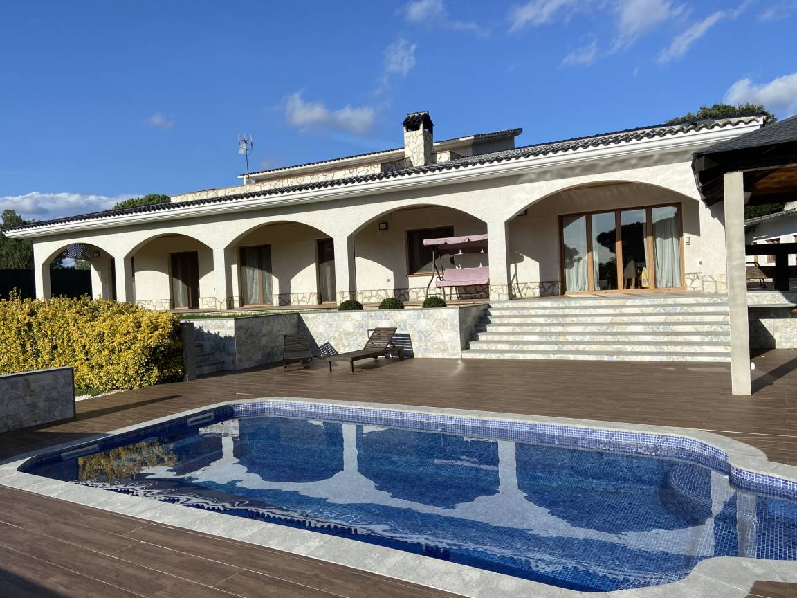 350 M² Villa ∙ 6 Bedrooms ∙ 12 Guests - Malgrat de Mar