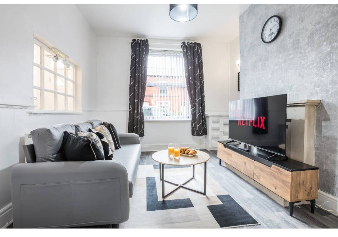 101 M² House ∙ 3 Bedrooms ∙ 4 Guests - Rochdale