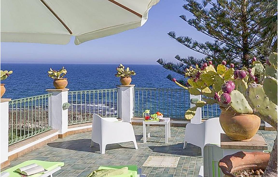 186 M² House ∙ 6 Bedrooms ∙ 12 Guests - Syracuse