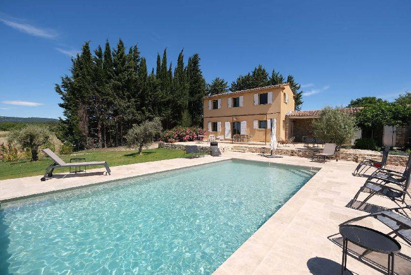 135 M² Villa ∙ 4 Bedrooms ∙ 8 Guests - Saint-Saturnin-lès-Apt
