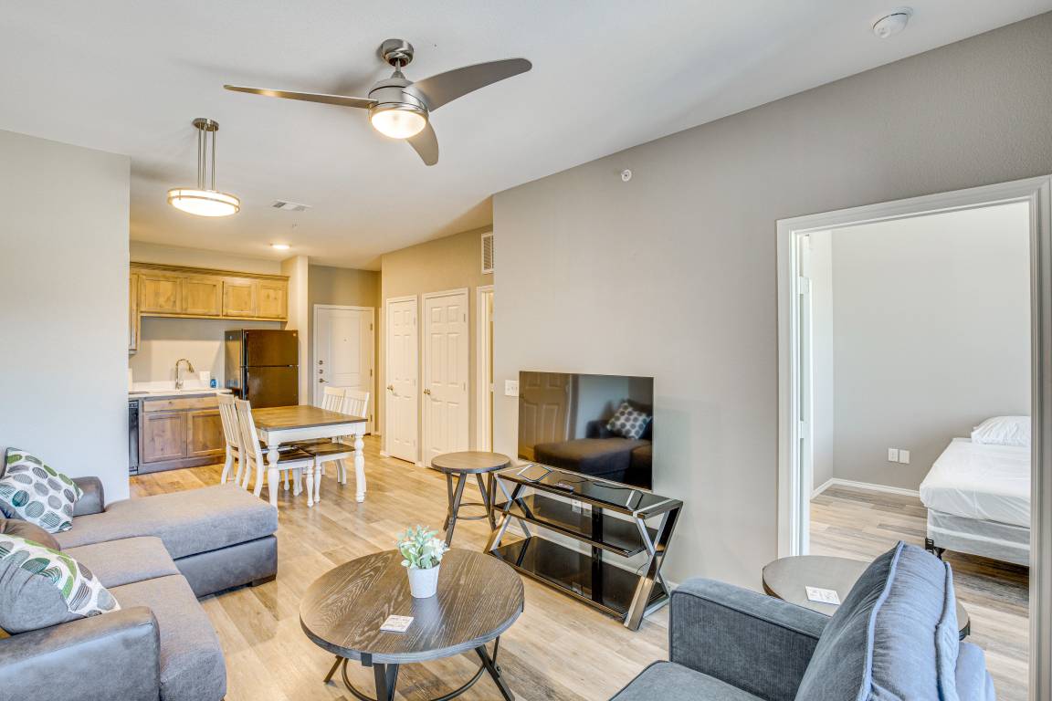 72 M² Apartment ∙ 1 Bedroom ∙ 4 Guests - Bonham State Park, Bonham