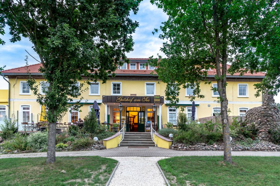 150 M² Ferienwohnung ∙ 2 Schlafzimmer ∙ 4 Gäste - Güstrow