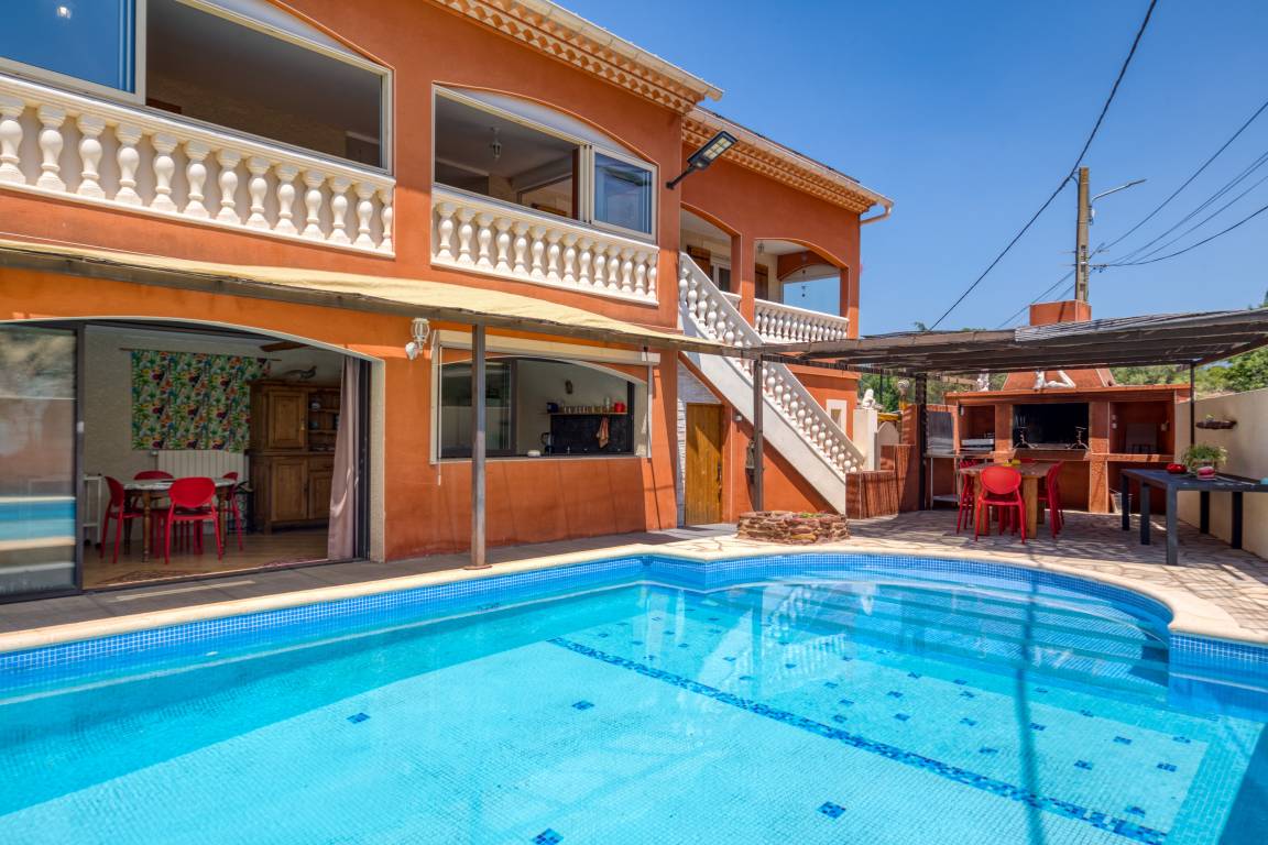 350 M² Maison De Vacances ∙ 6 Chambres ∙ 14 Personnes - Lac du Salagou