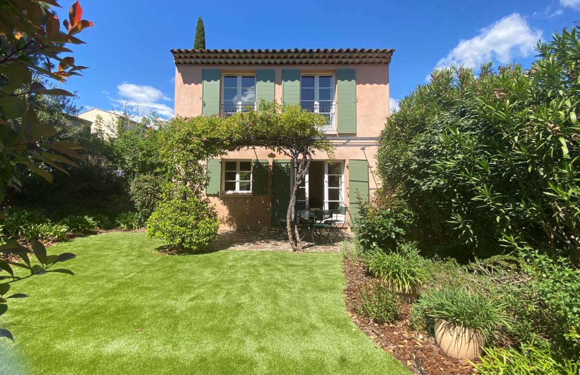 90 M² Ferienhaus ∙ 2 Schlafzimmer ∙ 4 Gäste - La Motte
