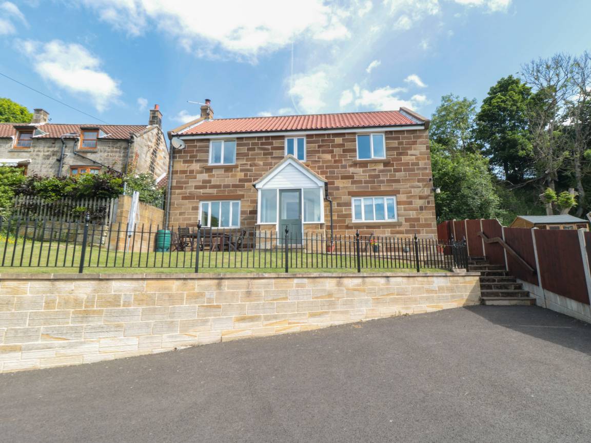 Cottage ∙ 4 Bedrooms ∙ 6 Guests - Sandsend