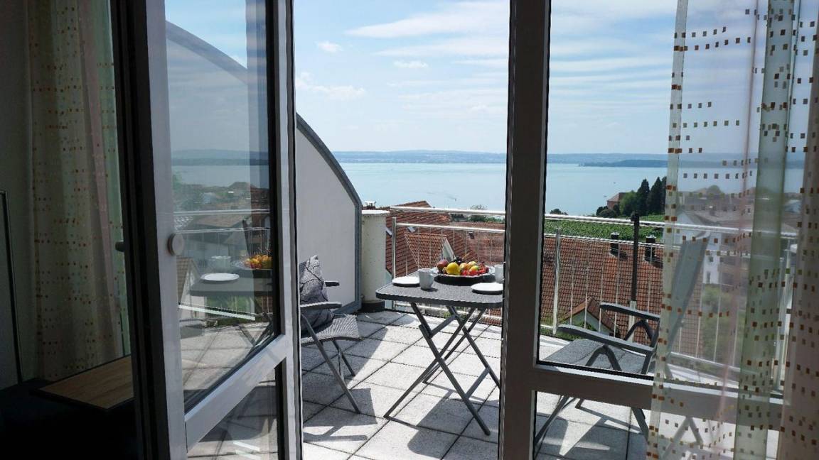 68 M² Ferienwohnung ∙ 1 Schlafzimmer ∙ 2 Gäste - Meersburg