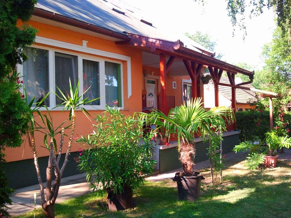 100 M² House ∙ 4 Bedrooms ∙ 10 Guests - Balatonlelle