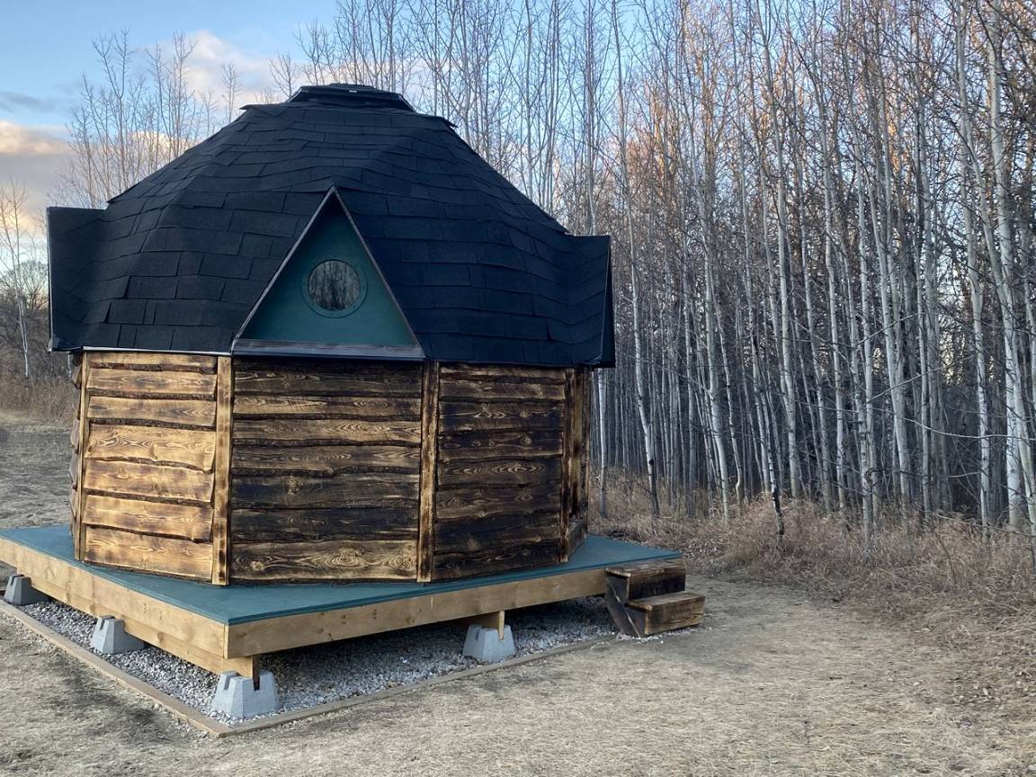 Leirintä ∙ 1 Makuuhuone ∙ 2 Vierasta - Alberta