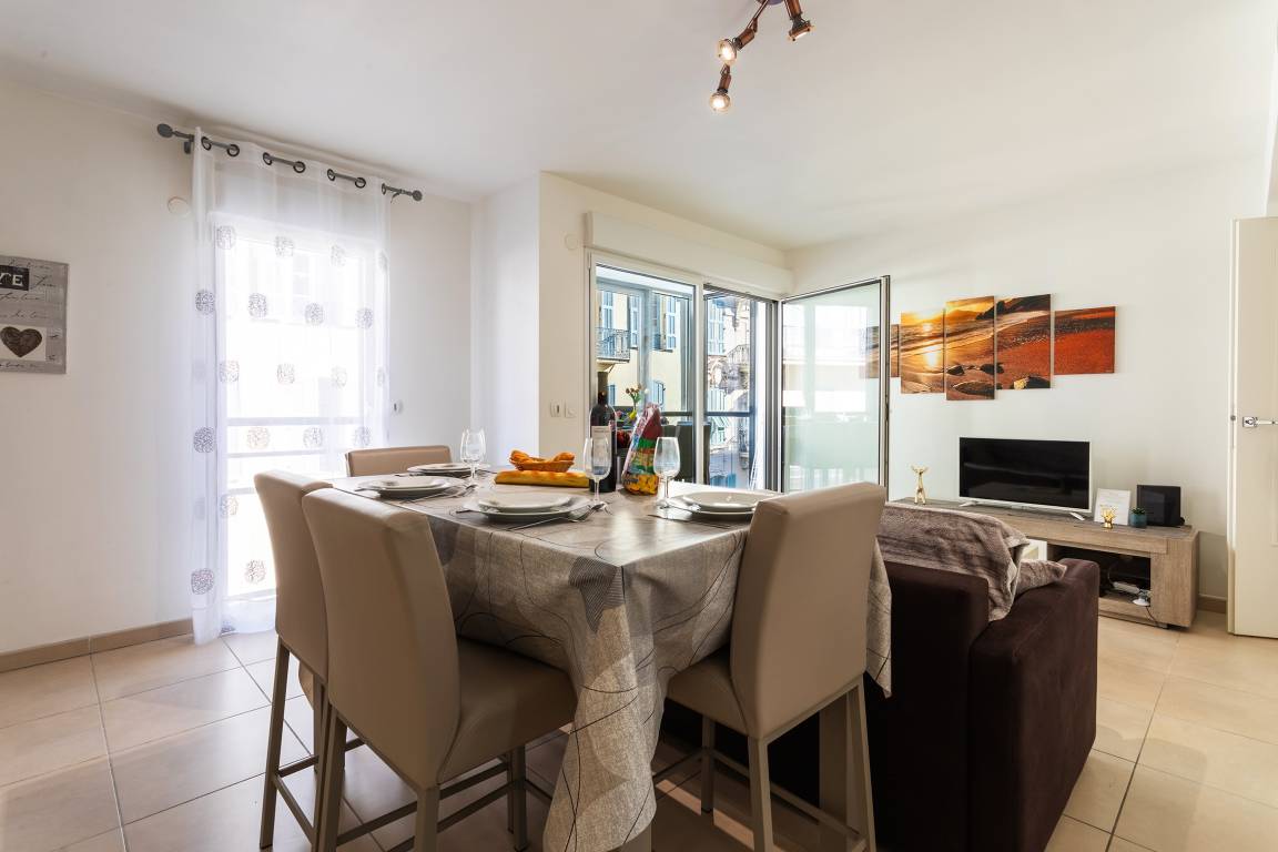 65 M² Apartment ∙ 2 Bedrooms ∙ 4 Guests - Nice