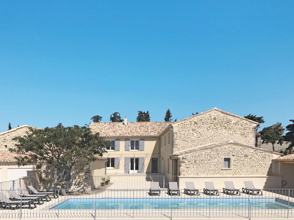 320 M² House ∙ 8 Bedrooms ∙ 15 Guests - Nyons